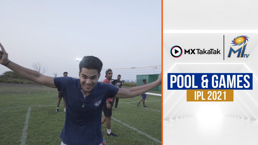 MI players indulge in some fun and games | हमारे खिलाड़ी खेलें पूल और ...