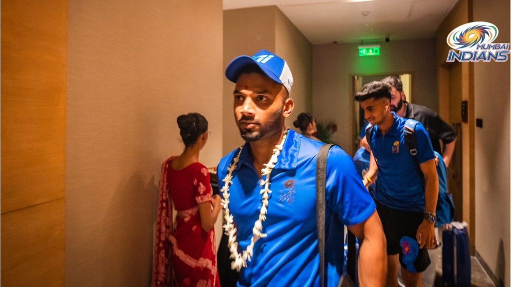 Travel day to Lucknow with the boys! - Mumbai Indians